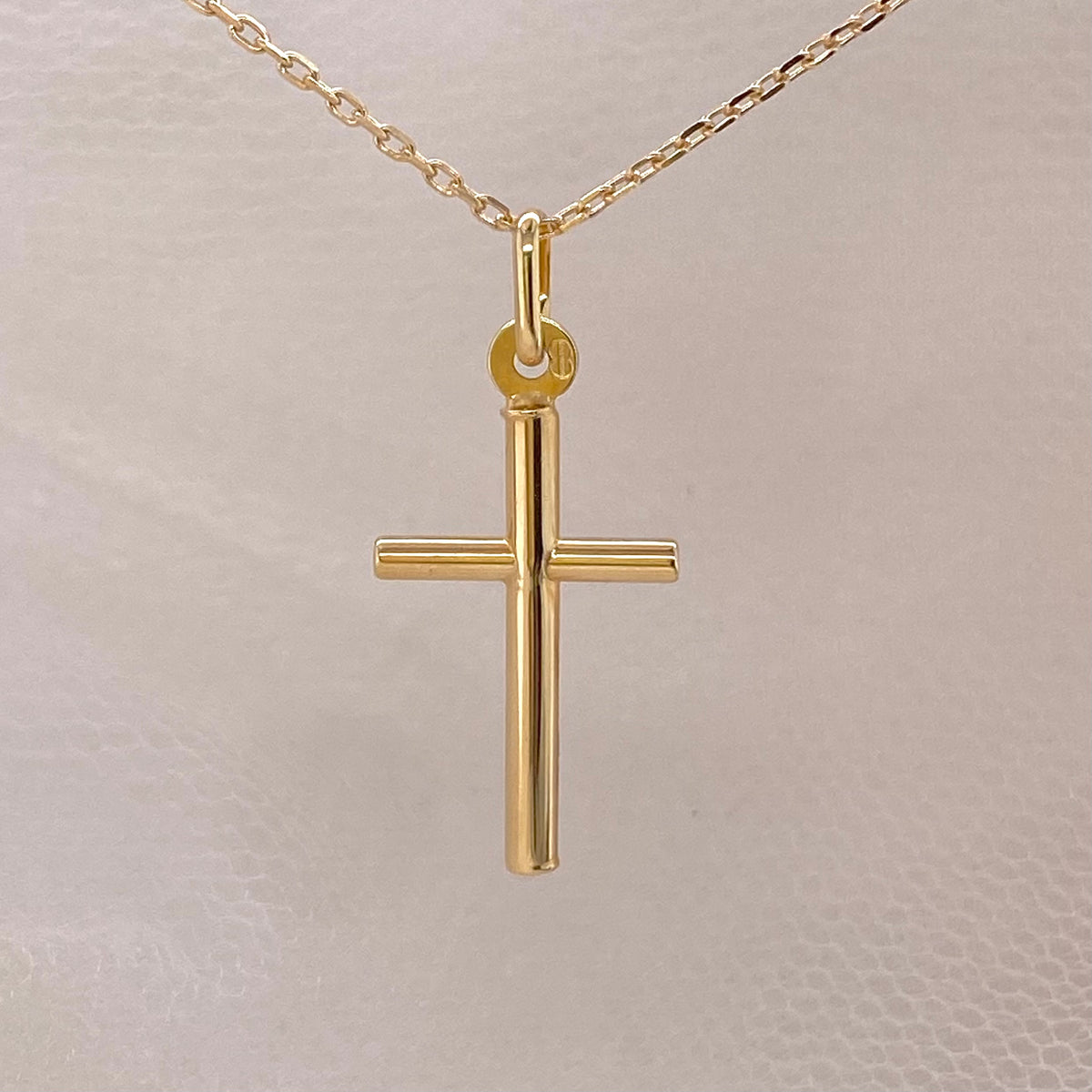 18ct Gold tubular Cross – Paton's Place Jewellers